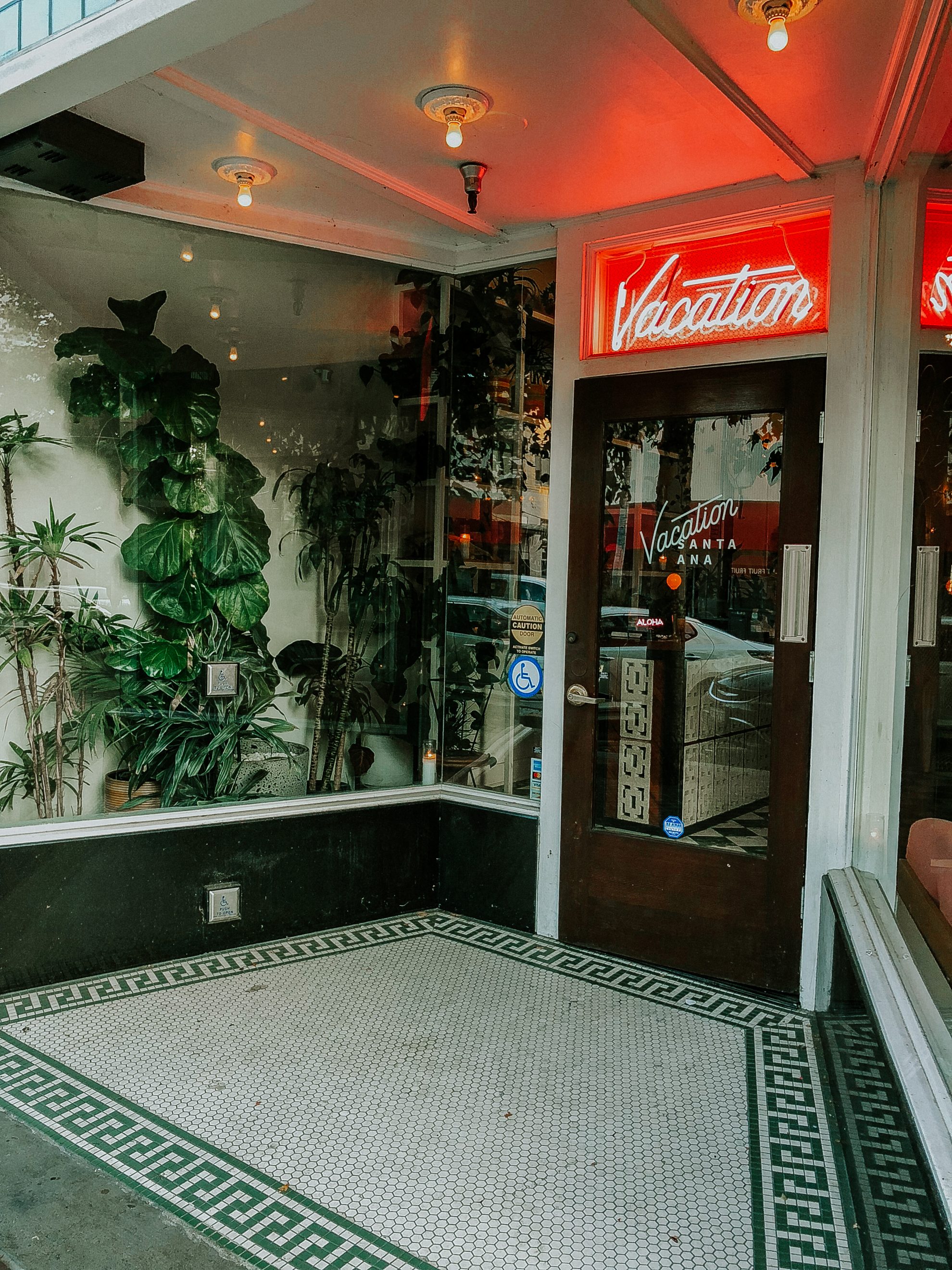 Sunday Night Drinks at Vacation Bar in Downtown Santa Ana - Tanya Antony