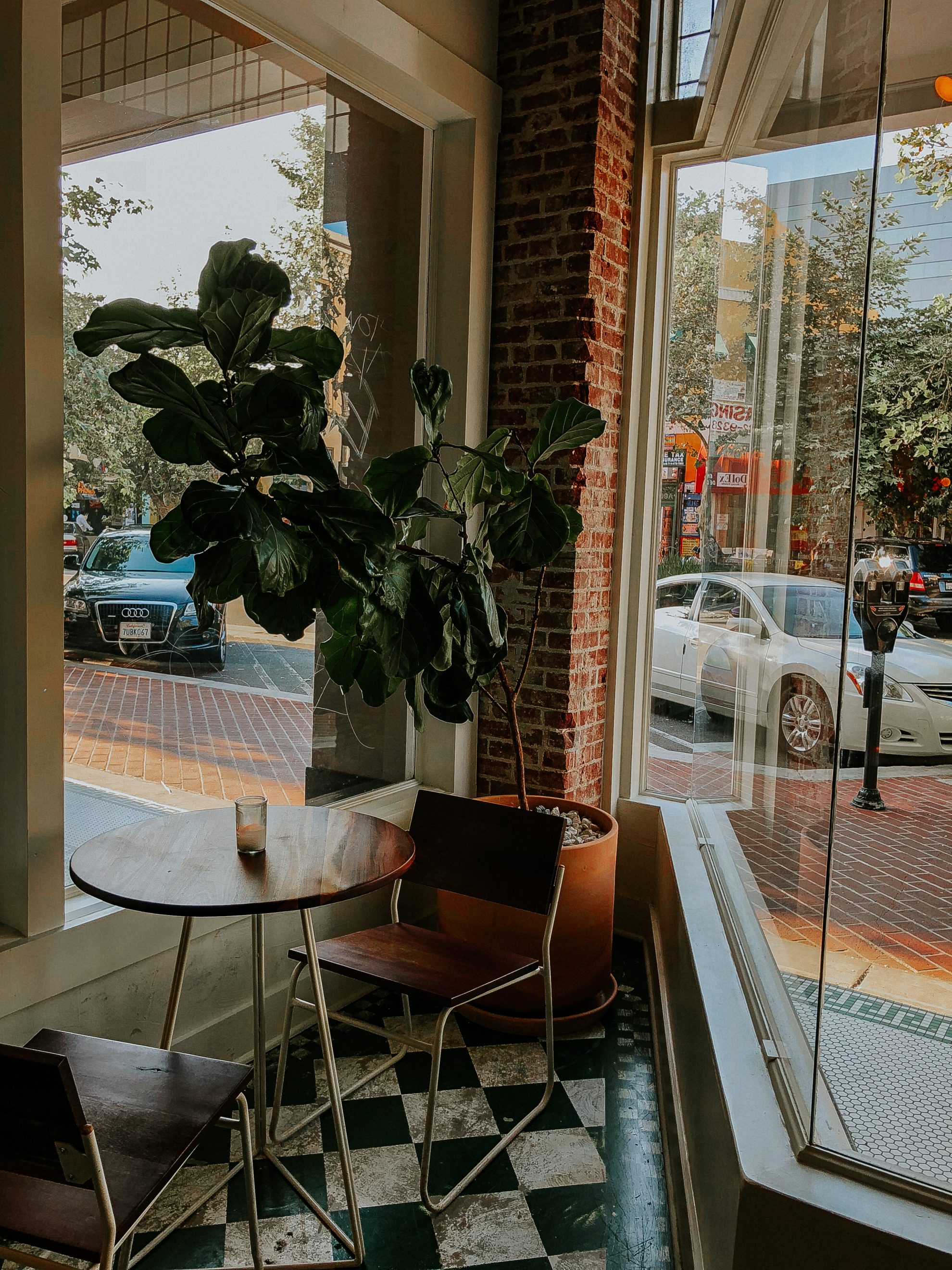 Sunday Night Drinks at Vacation Bar in Downtown Santa Ana - Tanya Antony